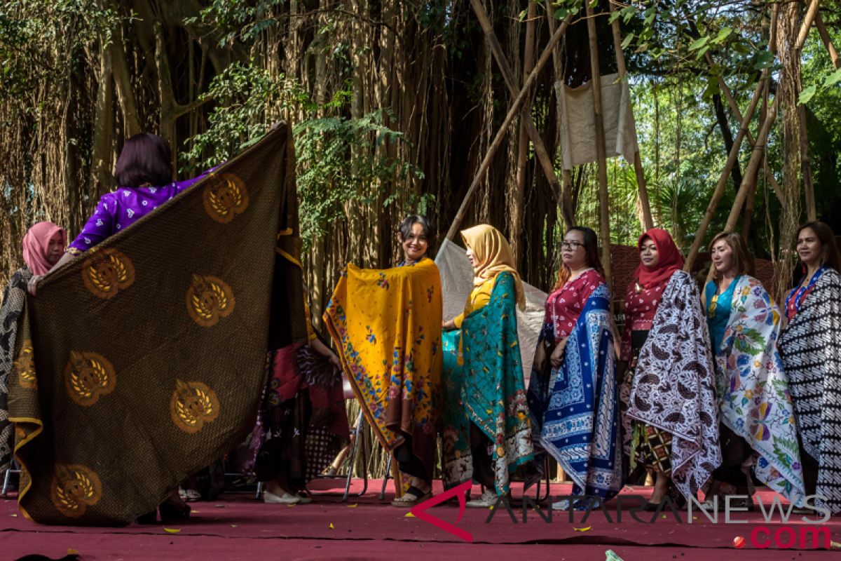 Jembrengan Batik Pazaar Seni Semarang - ANTARA News