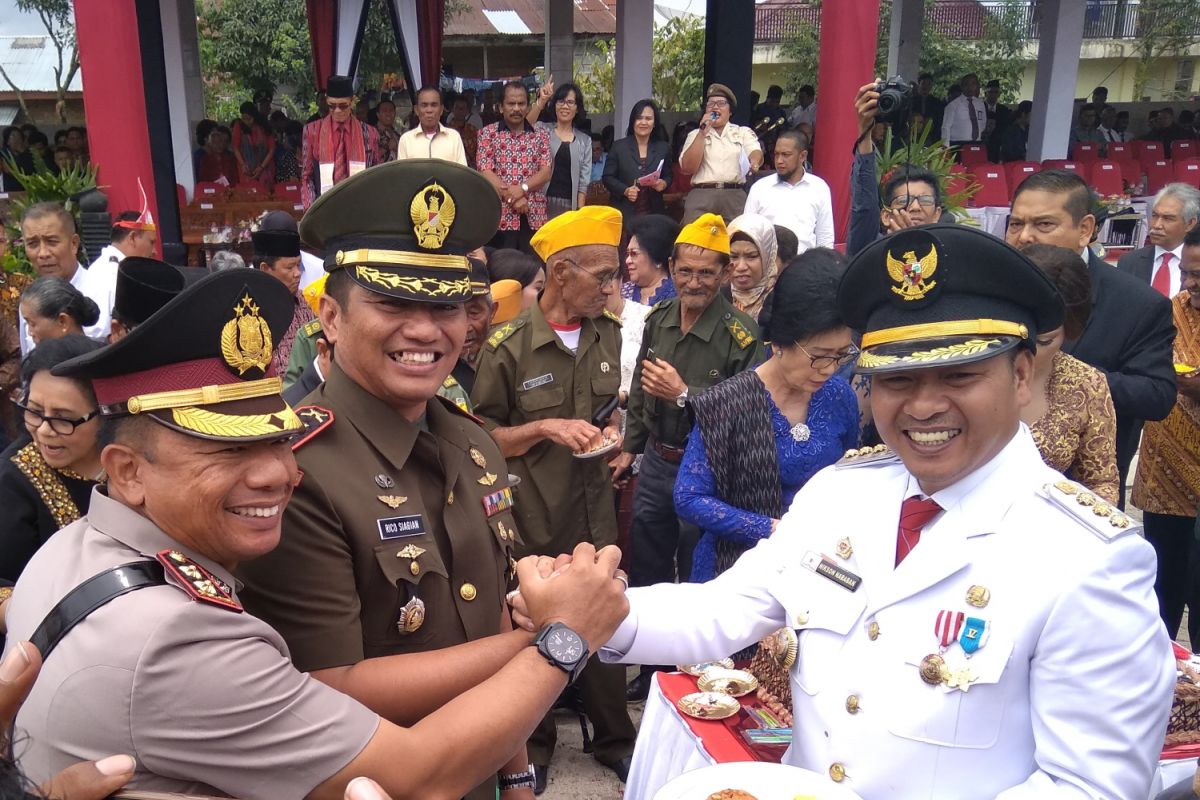 Hari jadi Taput bersanding dengan HUT TNI dan ultah Nikson Nababan ...