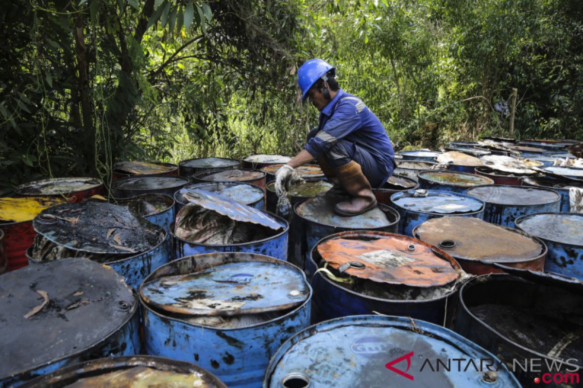 Pembersihan Limbah B3 di Batam - ANTARA News