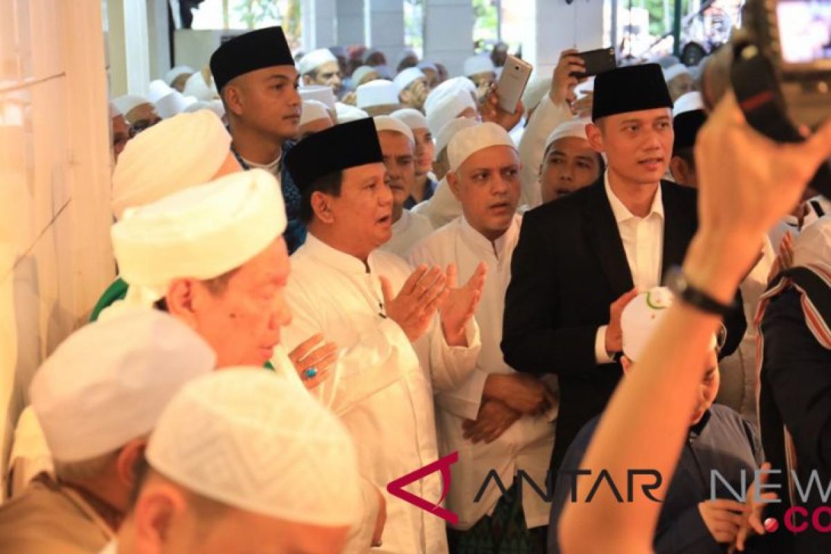 Habib Ali doakan Prabowo saat Haul Habib Kwitang - ANTARA News Bangka Belitung