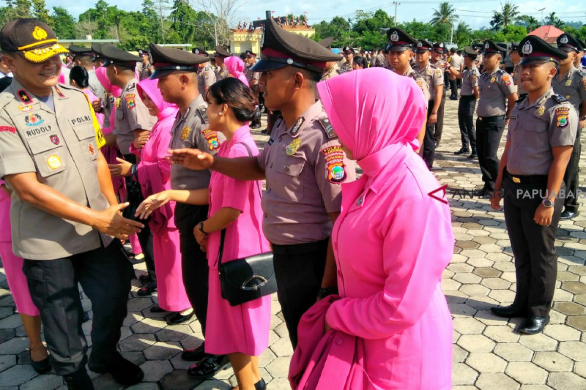 365 personil Polda Papua Barat naik pangkat - ANTARA News Papua Tengah