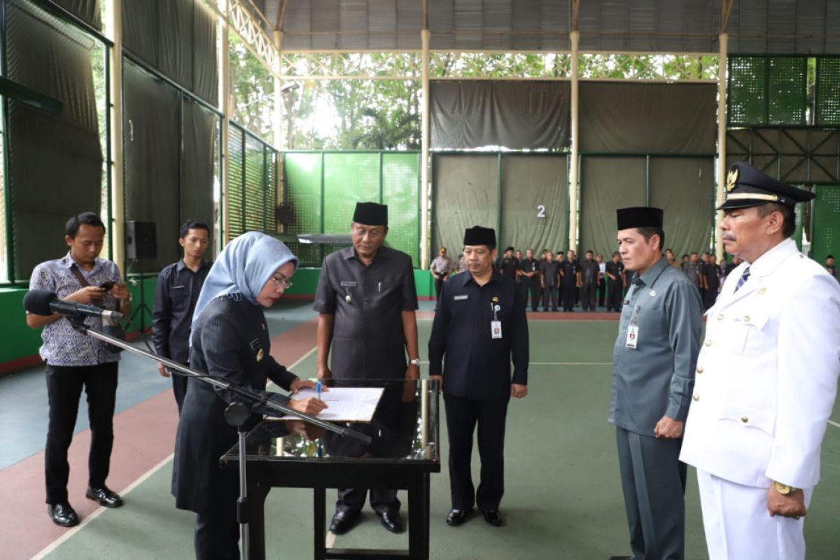 Bupati Serang Lantik 223 Pejabat Struktural dan fungsional - ANTARA ...