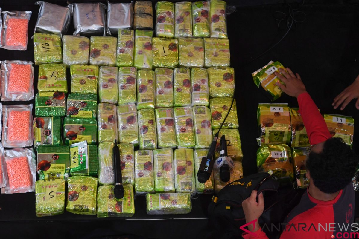 Pengungkapan narkoba jaringan internasional - ANTARA News Pengungkapan narkoba jaringan internasional - ANTARA News