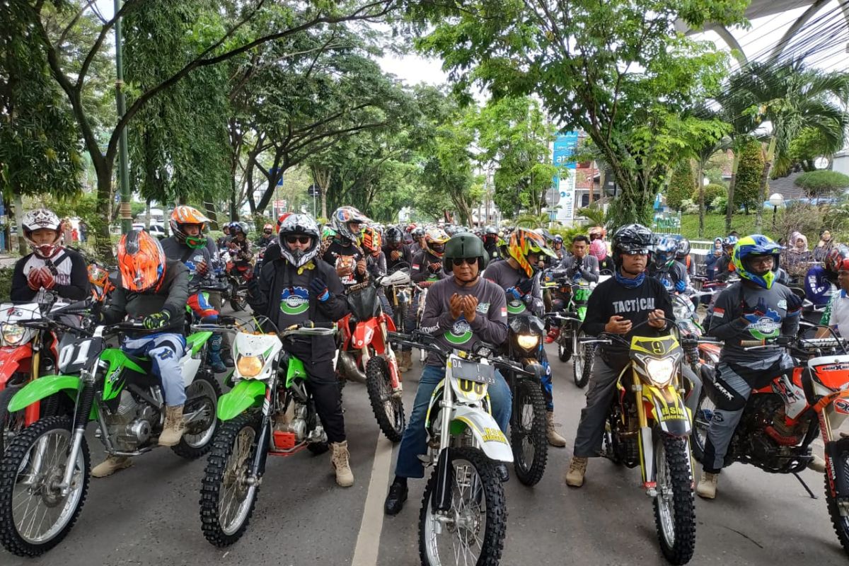 Bank Kalsel berikan santuan ke sekolah dan masjid - ANTARA News ...