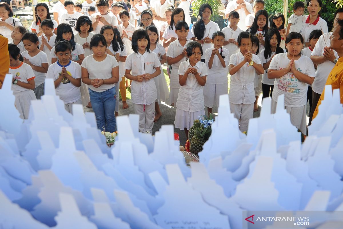 Puja bakti upacara Pattidana - ANTARA News