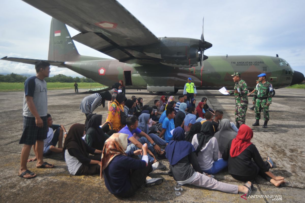 Latihan evakuasi korban bencana - ANTARA News