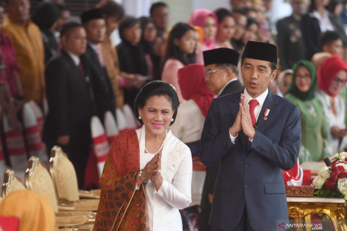 Upacara Penurunan Bendera Merah Putih di Istana Merdeka - ANTARA News