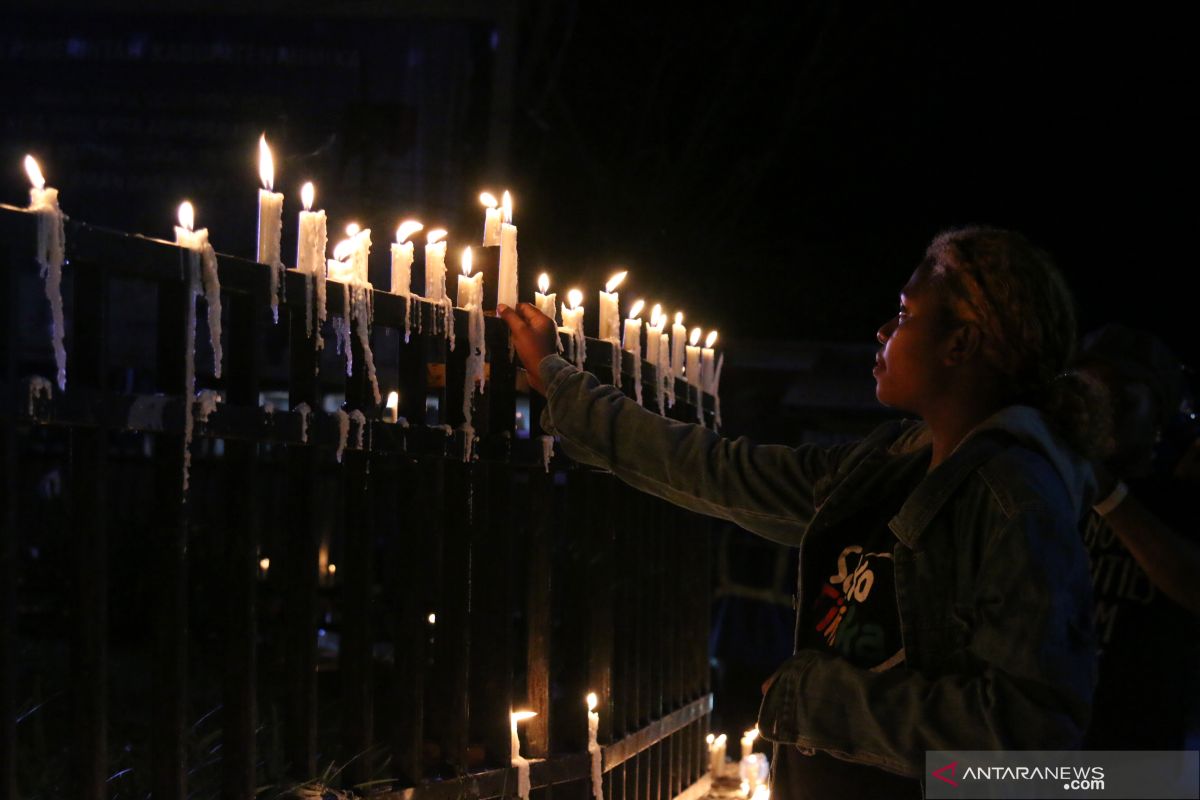 Aksi damai di Bundaran Tugu Perdamaian Timika - ANTARA News