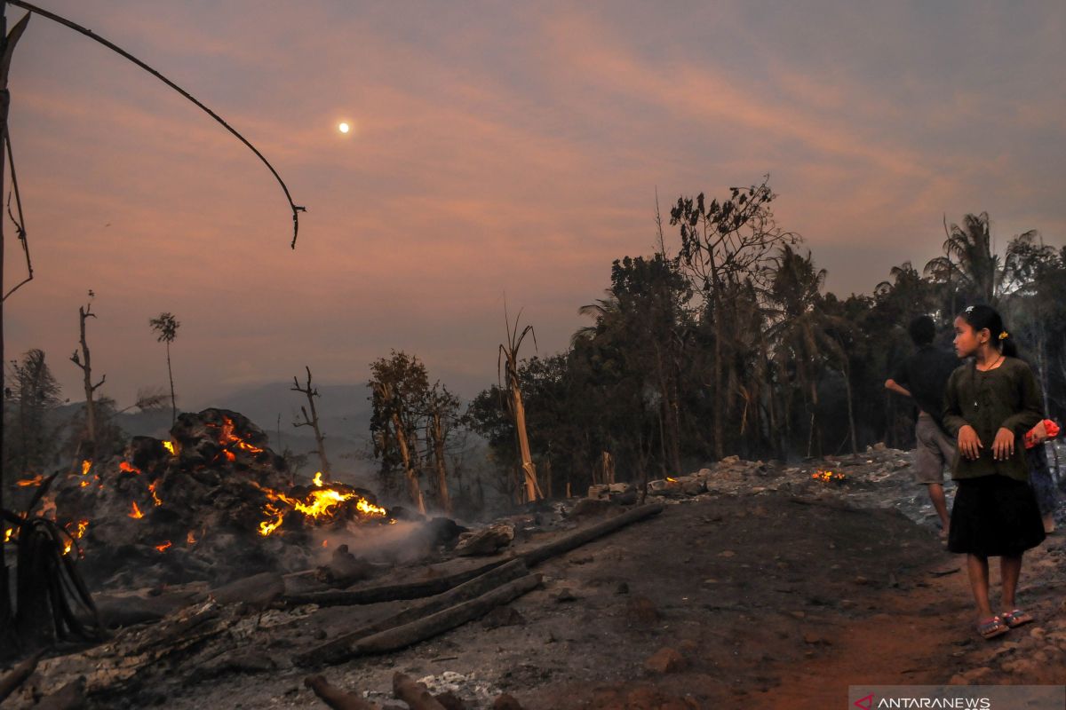 Kebakaran di Kampung Adat Baduy - ANTARA News