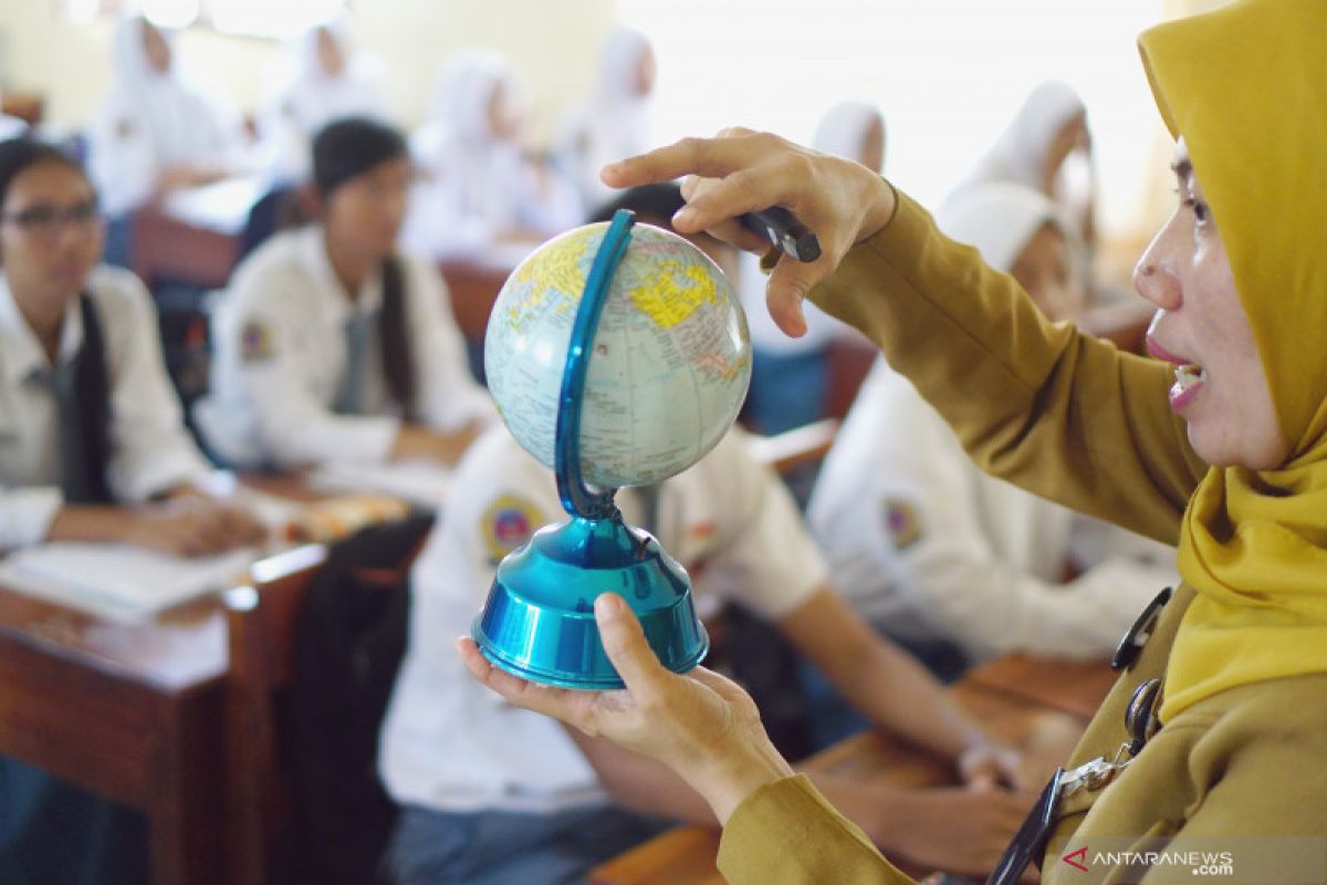 Siswa mengenal teori kulminasi matahari - ANTARA News Jawa Timur