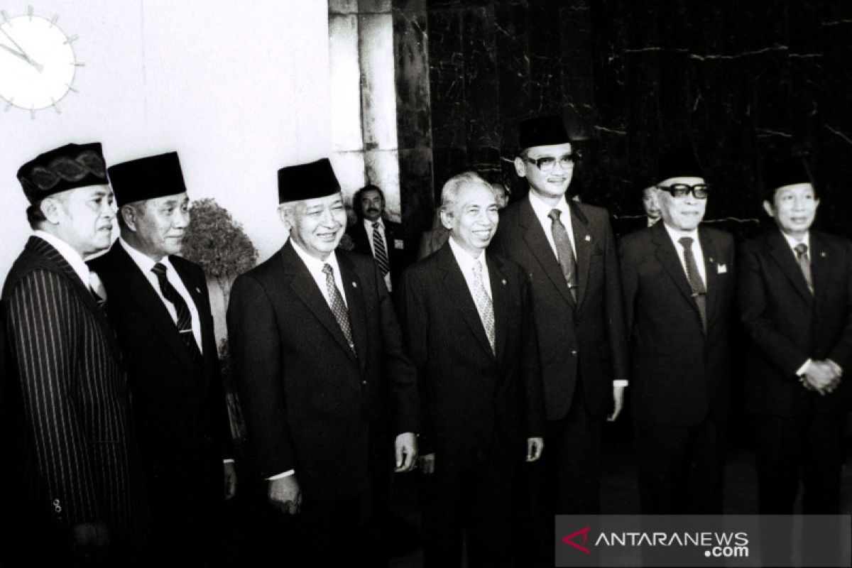 Tiada habis-habisnya kenangan terhadap pendiri ANTARA Adam Malik ...