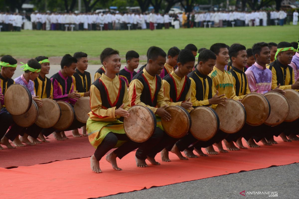 Atraksi Rapai Geleng santri Aceh - ANTARA News