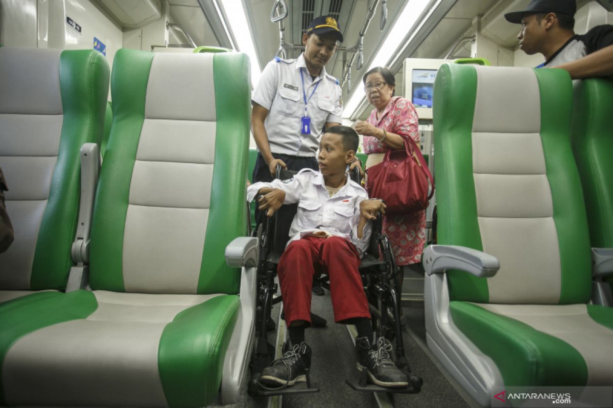 Fasilitas stasiun kereta api ramah disabilitas - ANTARA News