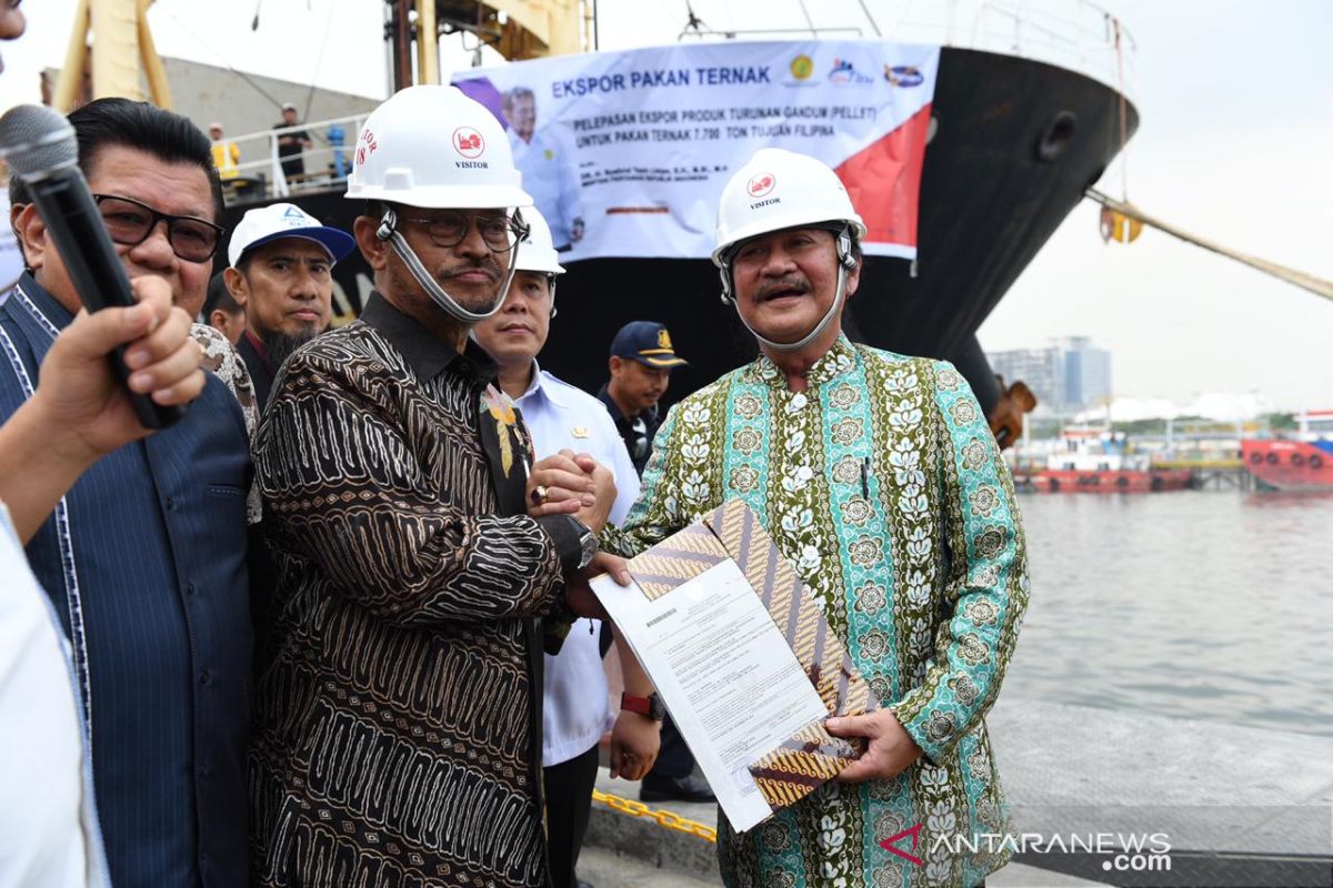 Mentan lepas ekspor pakan ternak senilai Rp132 miliar ke Filipina - ANTARA News