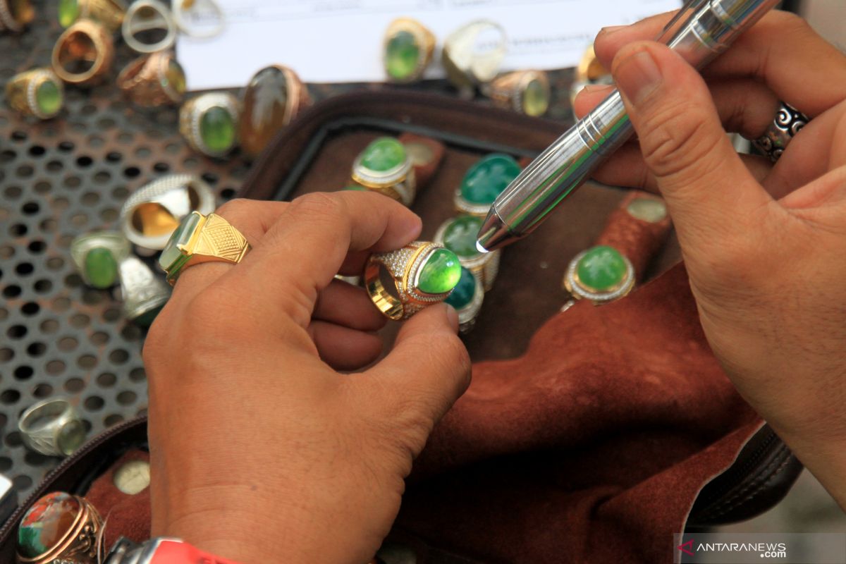 Pameran batu mulia dan batu akik di Aceh - ANTARA News