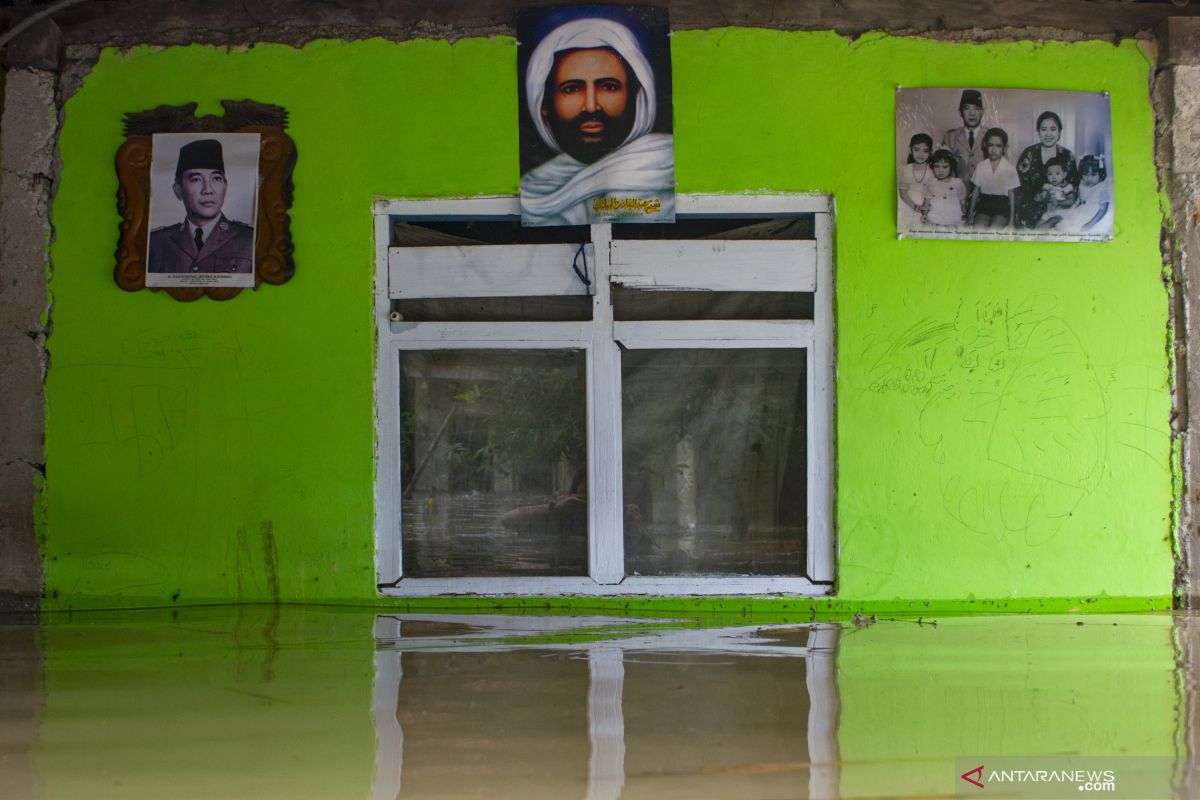 Ratusan rumah terendam banjir di Karawang - ANTARA News