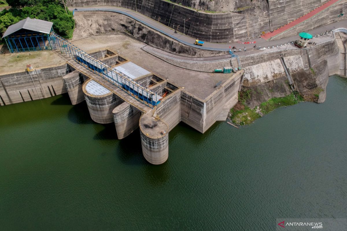 Pembangunan PLTS terapung di waduk Cirata - ANTARA News