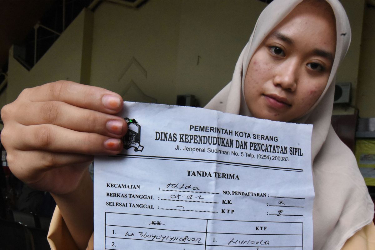 PEMBUATAN KTP ELEKTRONIK DI KOTA SERANG - ANTARA News Banten