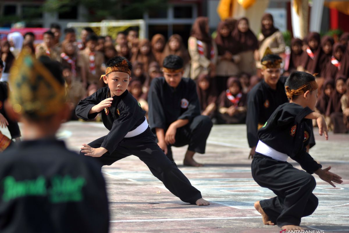 Menebas bibit radikalisme dengan silek tradisi - ANTARA Sumbar