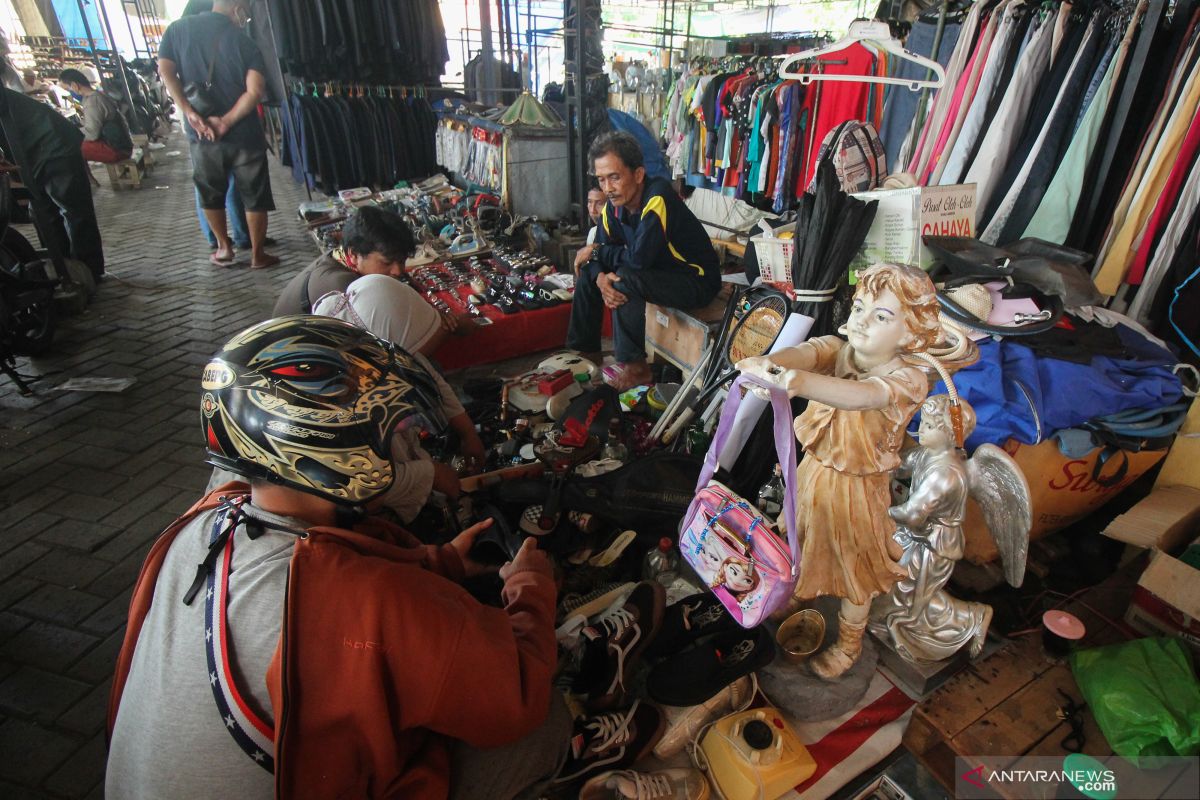 Pasar barang bekas Gembong Asih - ANTARA News Jawa Timur