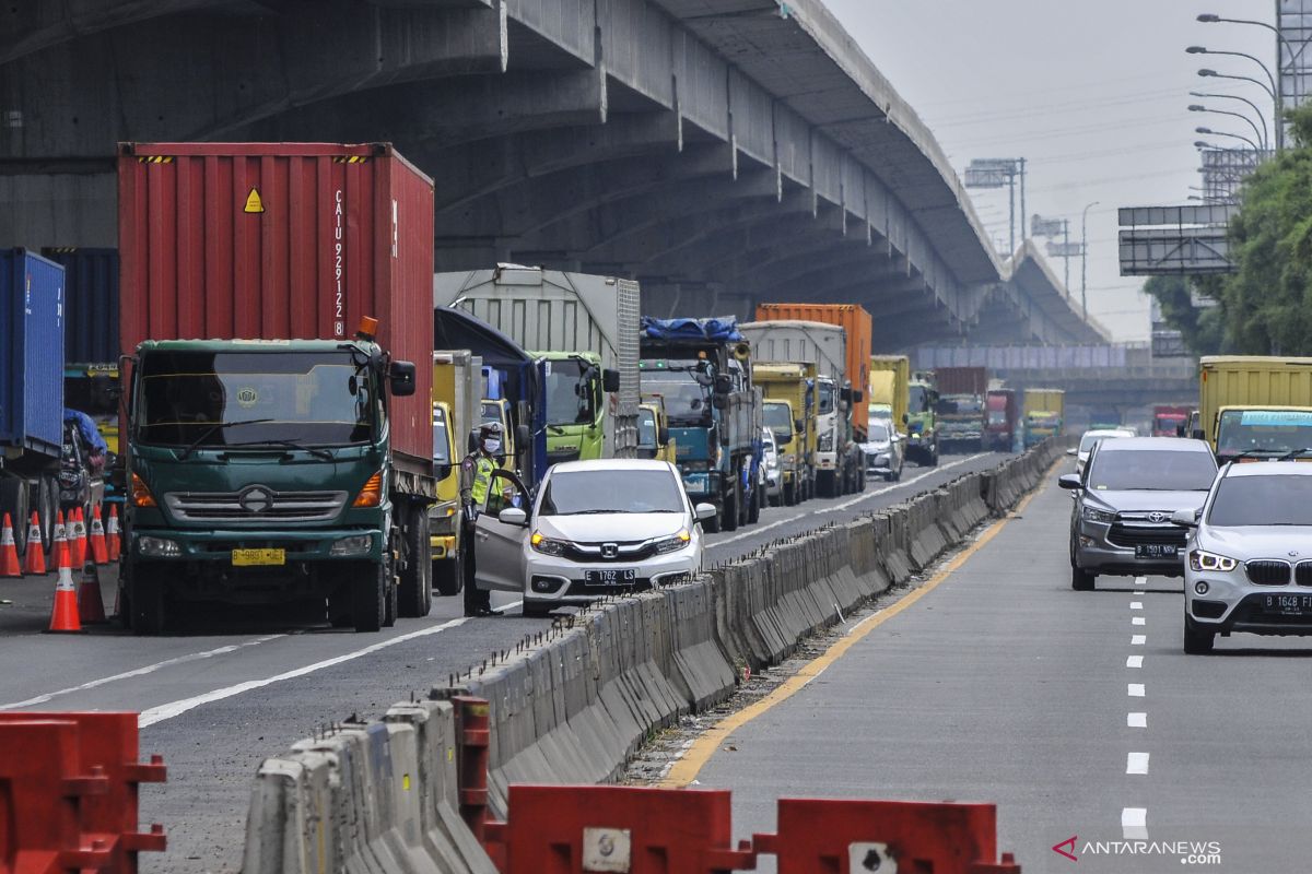 Penyekatan jalan tol Jakarta - Cikampek - ANTARA News