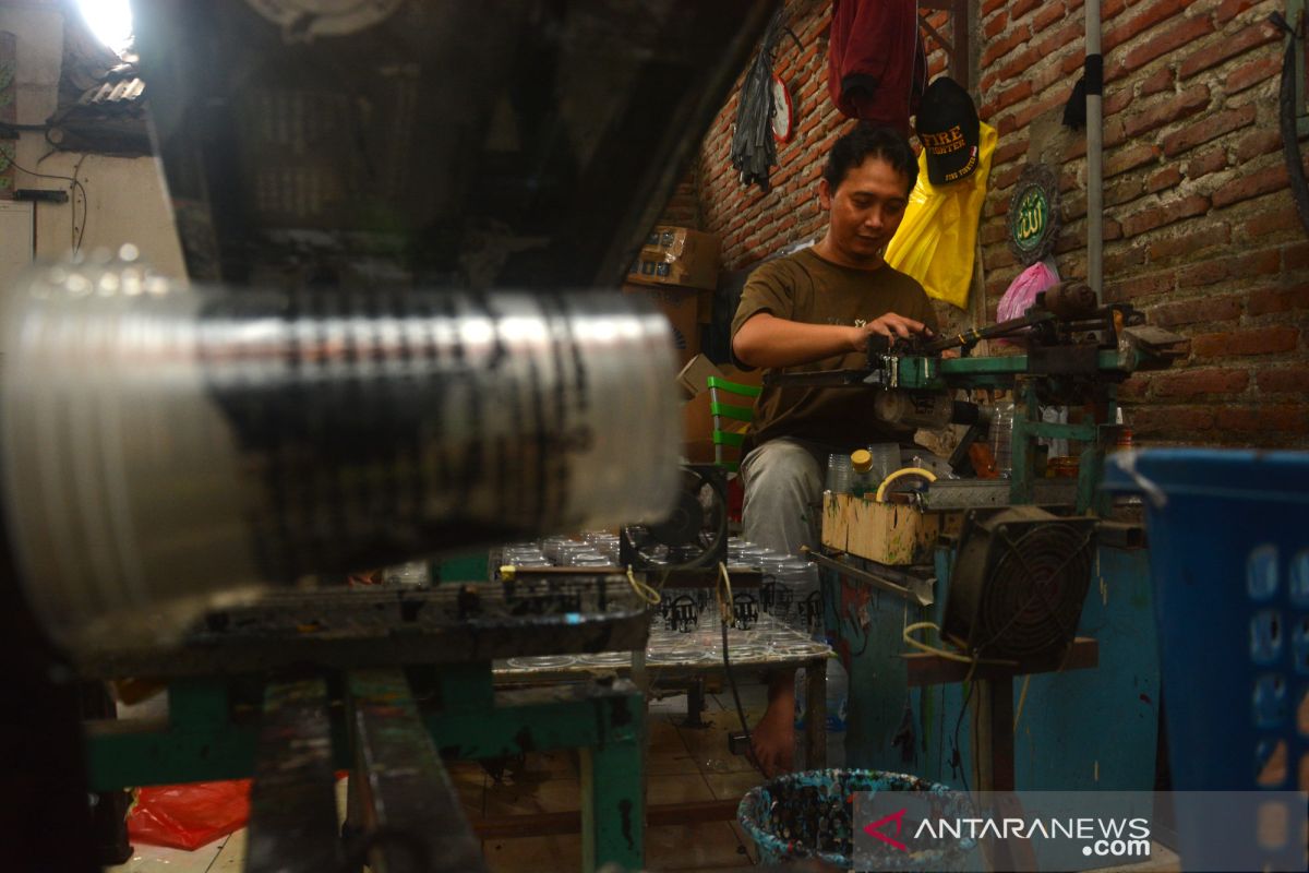 Strategi UMKM bertahan di tengah pandemi COVID-19 - ANTARA News Jawa Timur