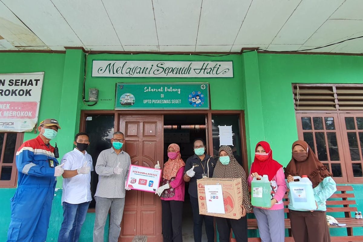 Pertamina RU VII bantu Puskesmas Seget APD penanganan COVID-19 - ANTARA ...