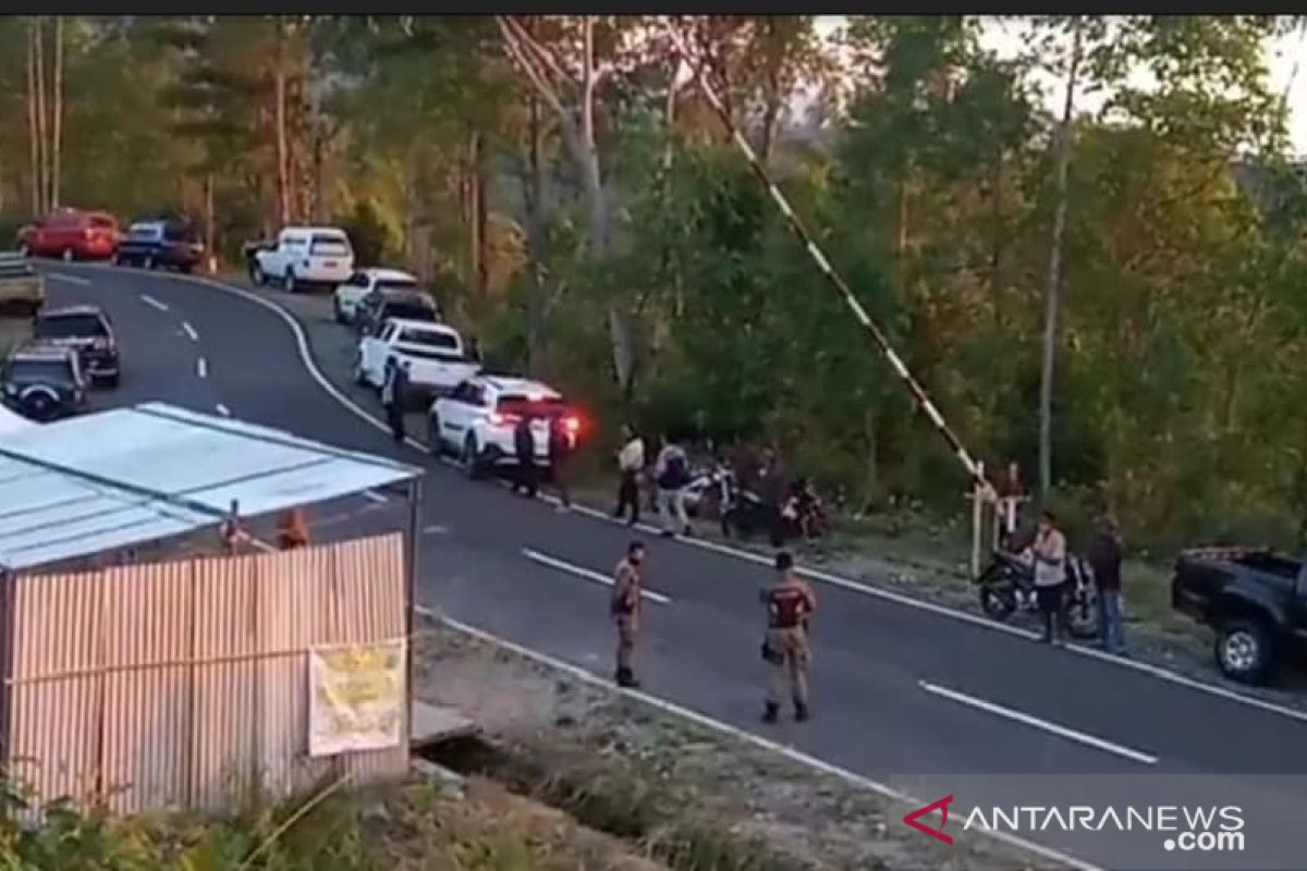 Manggarai tutup transportasi darat dari Manggarai Barat cegah COVID-19 ... Manggarai tutup transportasi darat dari Manggarai Barat cegah COVID-19 ...
