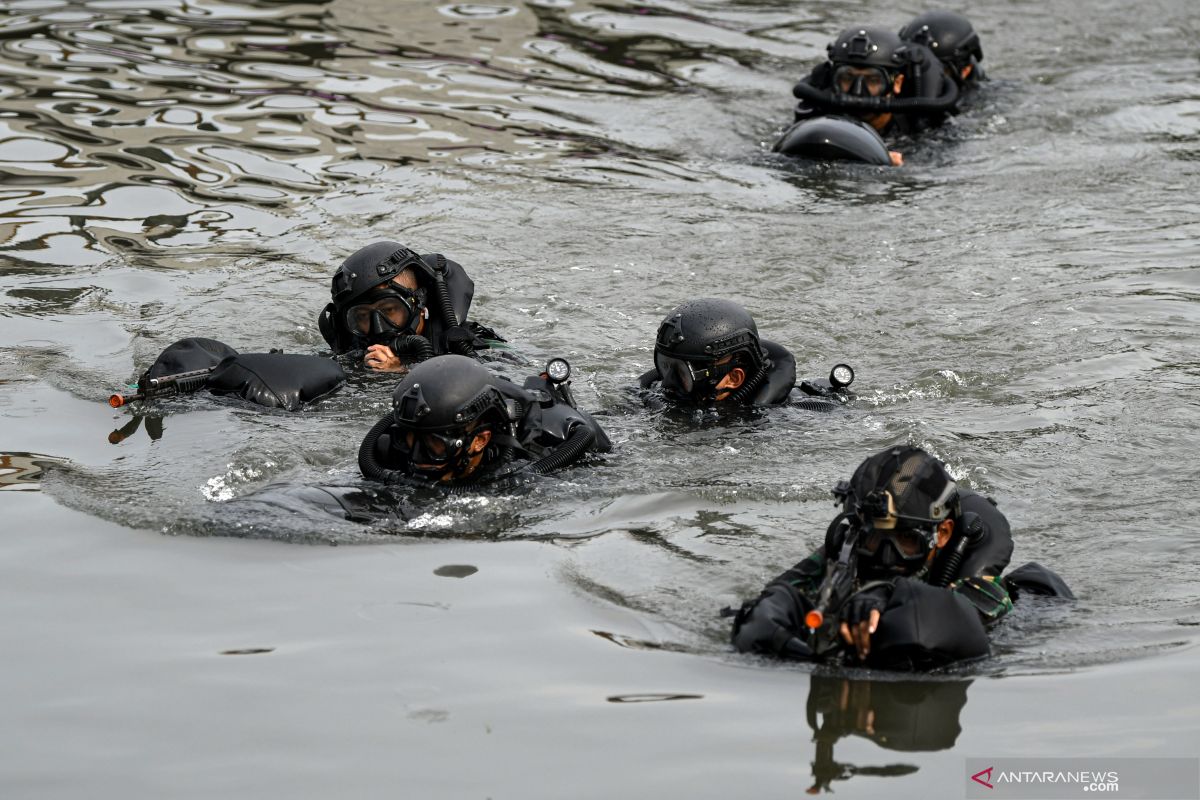 Kopaska TNI AL gelar Latihan Peperangan Laut Khusus - ANTARA News