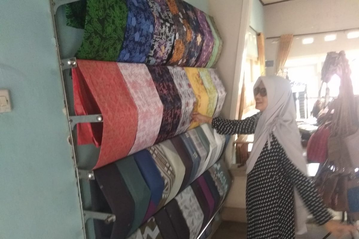 Produk batik Lebak dan tenun badui tembus pasar luar negeri - ANTARA ...