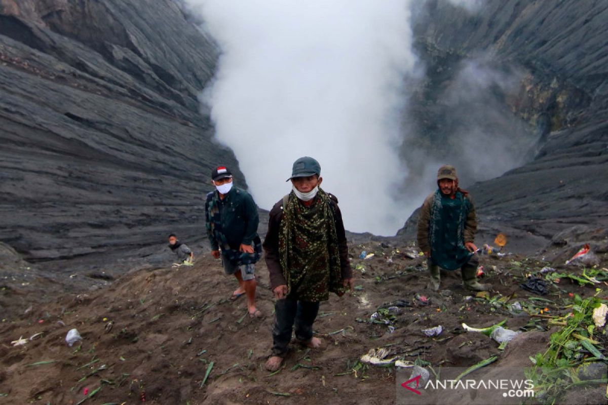 Ritual Yadnya Kasada di gunung Bromo - ANTARA News
