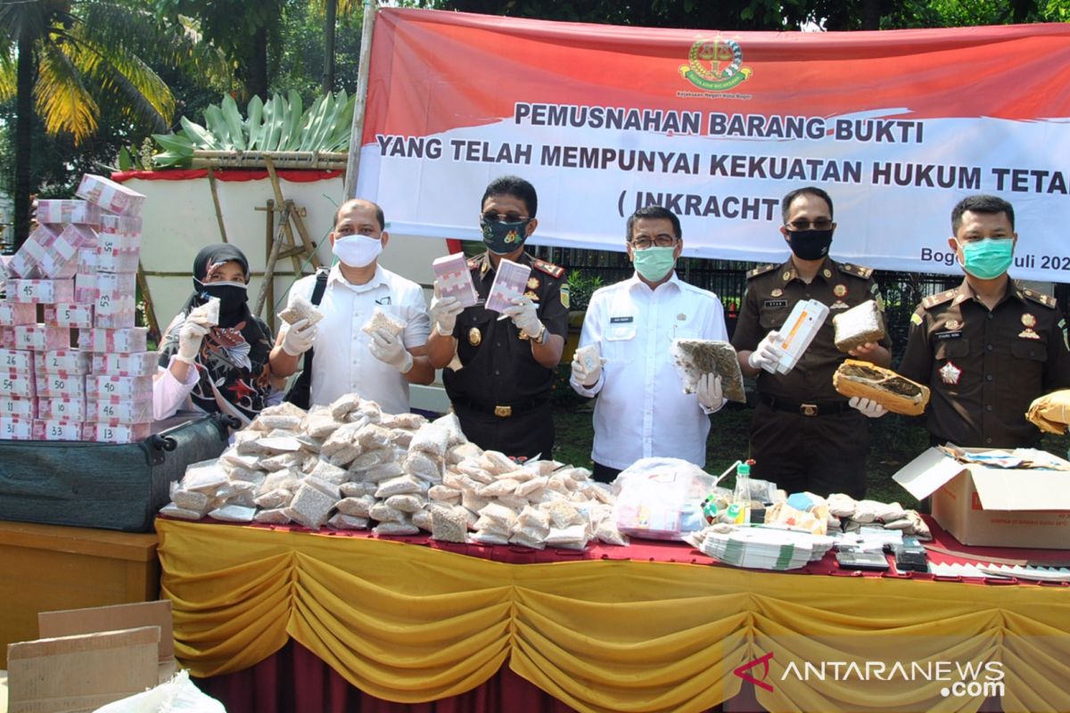 Pemusnahan barang bukti Kejari Kota Bogor - ANTARA News