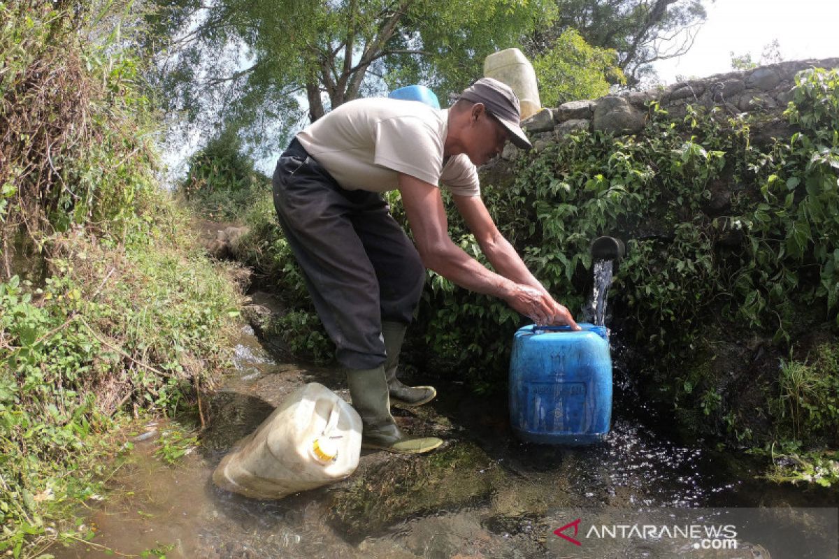 Warga manfaatkan sumber mata air di kaki gunung Kerinci - ANTARA News
