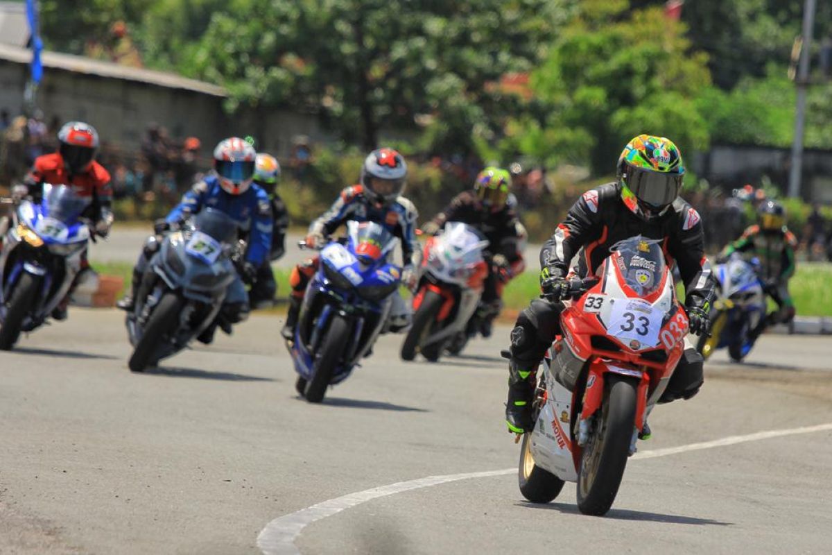 Bersama Honda CBR 250 RR, Ricky Halim berhasil naik podium - ANTARA ...