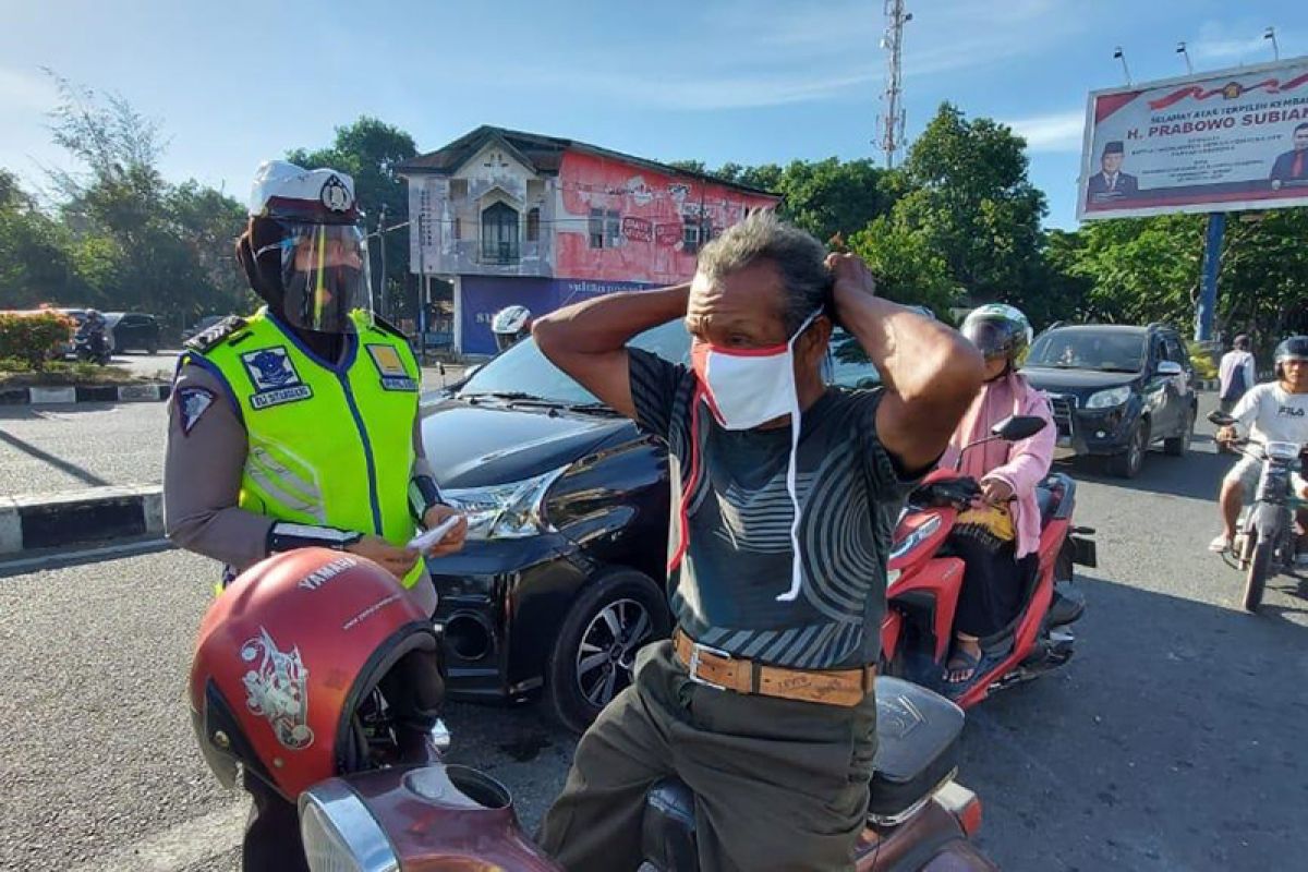 Polwan Ditlantas Polda Aceh sosialisasi protokol kesehatan - ANTARA News Aceh