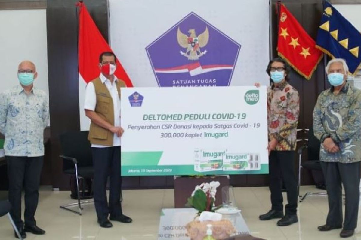 Deltomed Laboratories serahkan donasi 300.000 kaplet Imugard - ANTARA ...