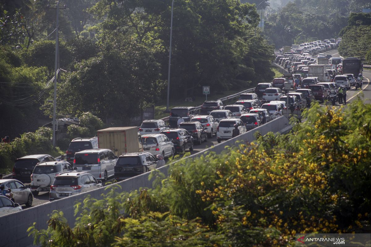 Jalur Puncak macet saat libur panjang - ANTARA News