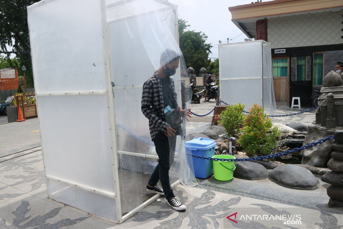 Penerapan protokol kesehatan di Masjid Jami Kota Mojokerto - ANTARA ...