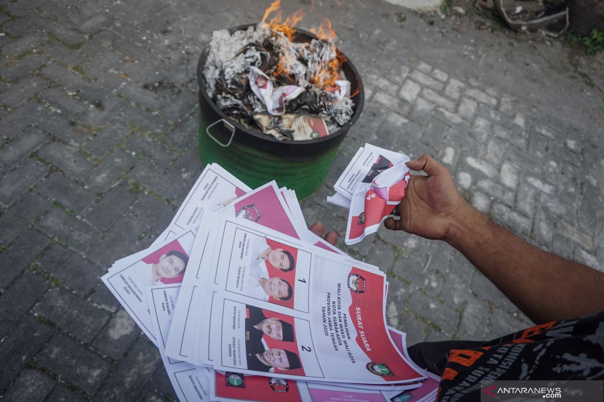 Pemusnahan surat suara rusak Pilkada Solo - ANTARA News