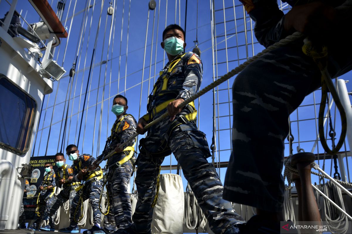 Uji ketangkasan peran layar taruna taruni AAL - ANTARA News