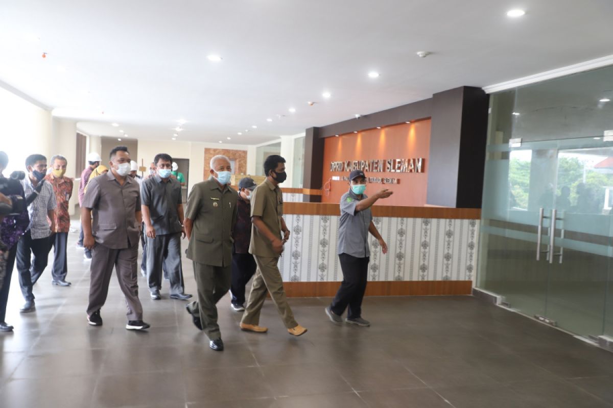 Bupati meninjau proyek gedung DPRD Sleman jelang akhir kontrak - ANTARA ...