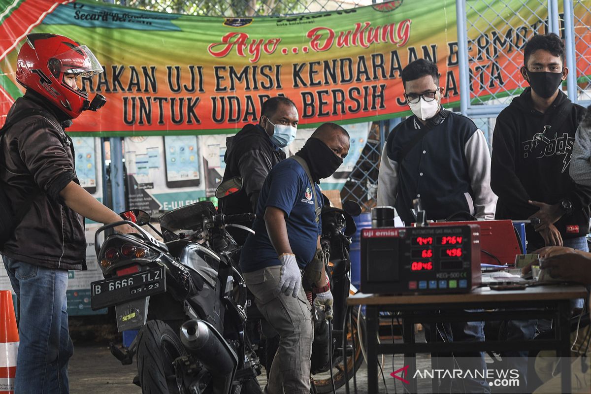 Uji emisi kendaraan di Jakarta - ANTARA News