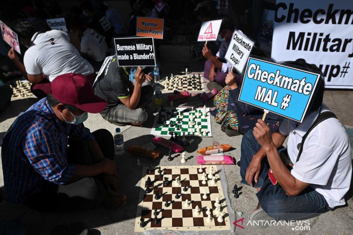 Massa anti kudeta berunjuk rasa depan Kedubes China di Yangon - ANTARA News