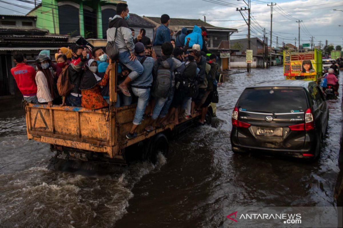 Banjir di jalur Pantura Semarang berangsur surut - ANTARA News