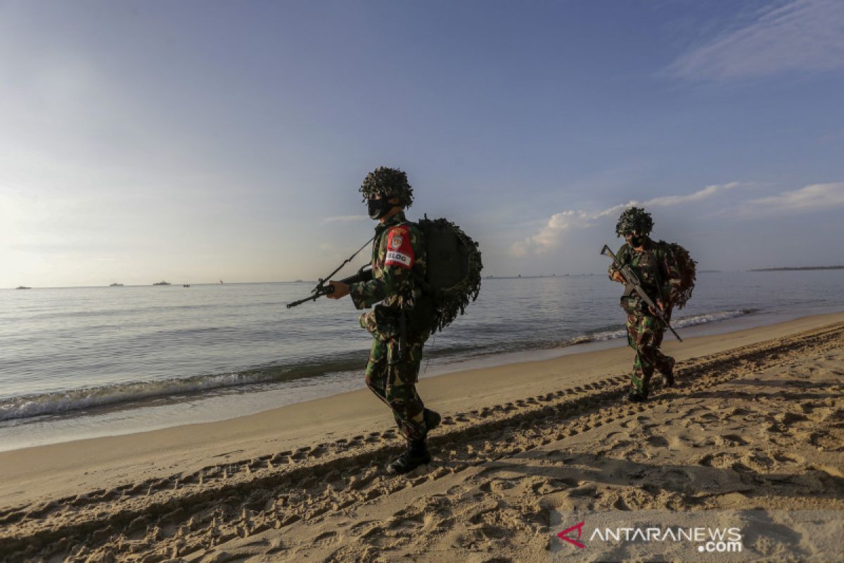 Latihan operasi pendaratan prajurit Korps Marinir TNI AL di Dabo ...