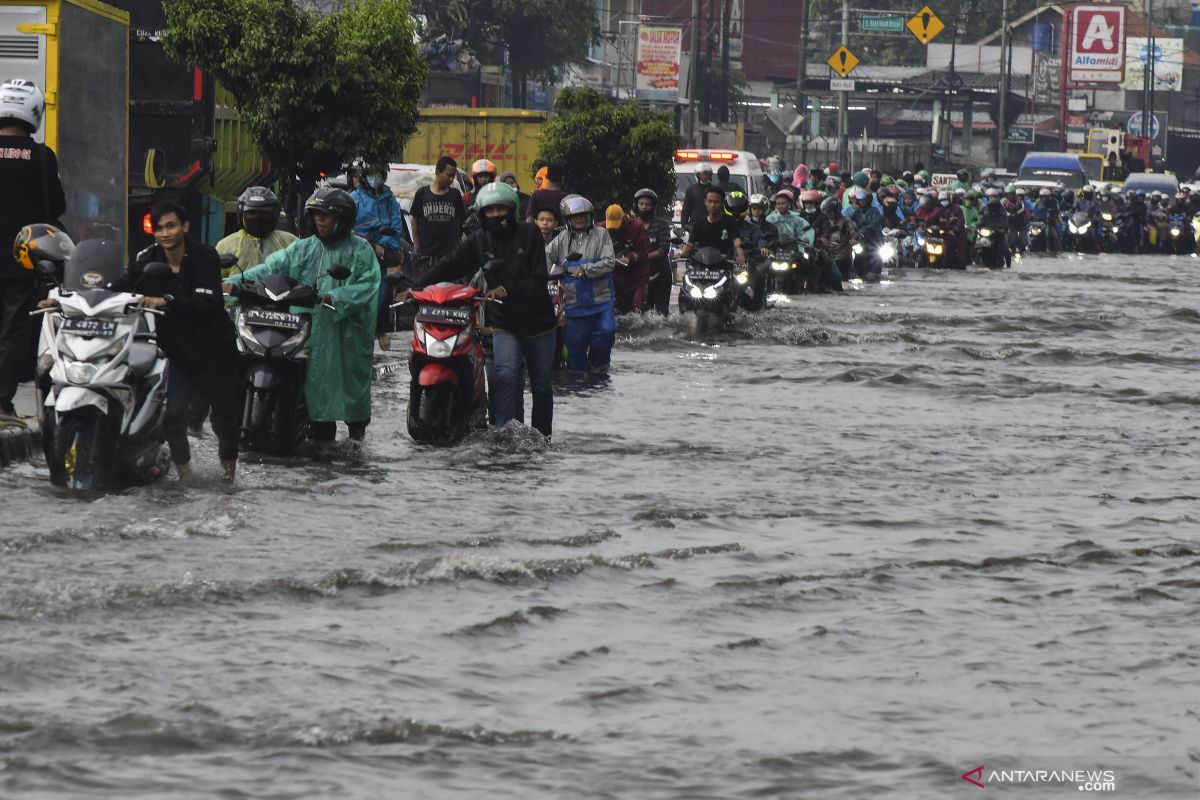 Genangan air akibat saluran drainaase buruk - ANTARA News