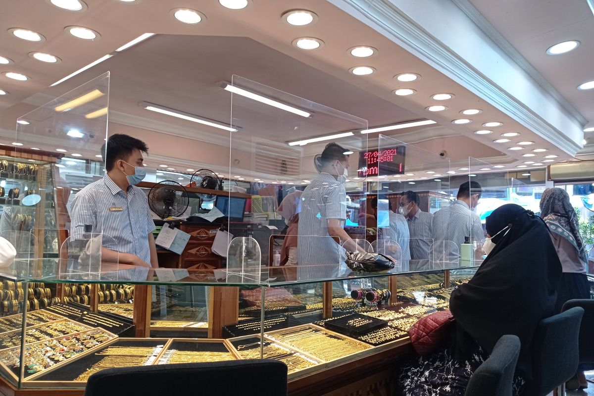 Ini posisi harga emas pada pertengahan Ramadhan di Pasar Raya Padang ...