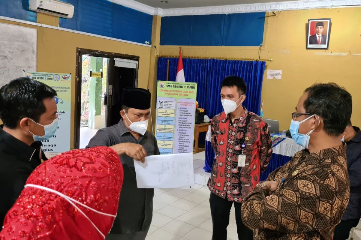 Pastikan pelaksanaan PPDB sesuai juknis, Komisi IV sidak ke dua SMA - ANTARA News Jambi
