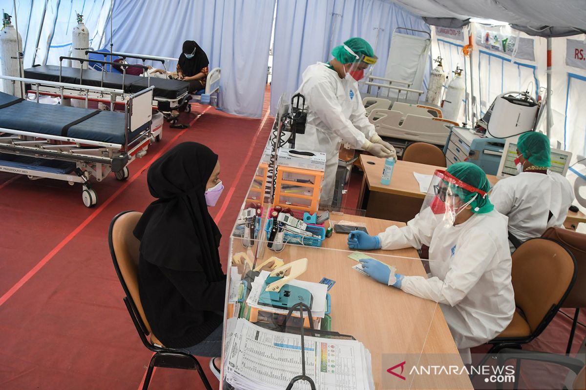 Pelayanan di tenda darurat RSUD Matraman - ANTARA News