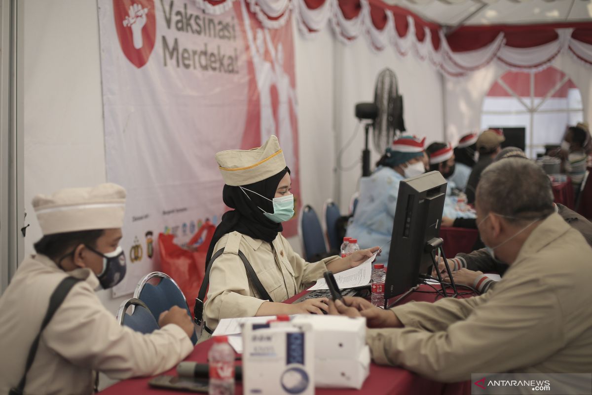 Gerai Vaksinasi Merdeka - ANTARA News